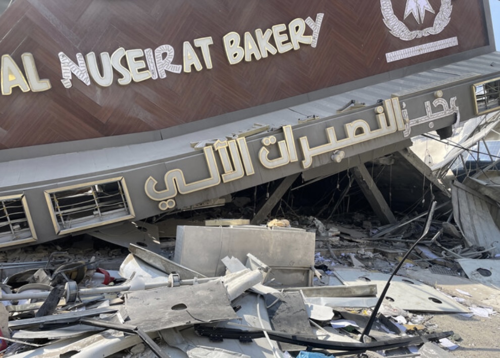 Israel continues to Bomb Bakeries: thousands break into aid warehouses ...