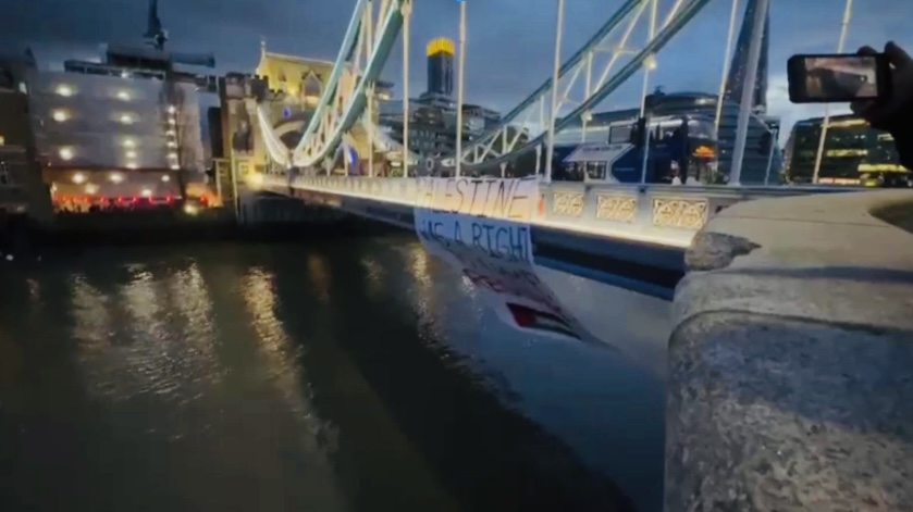 ‘Palestine has a right to armed resistance’ attached to London’s Tower ...